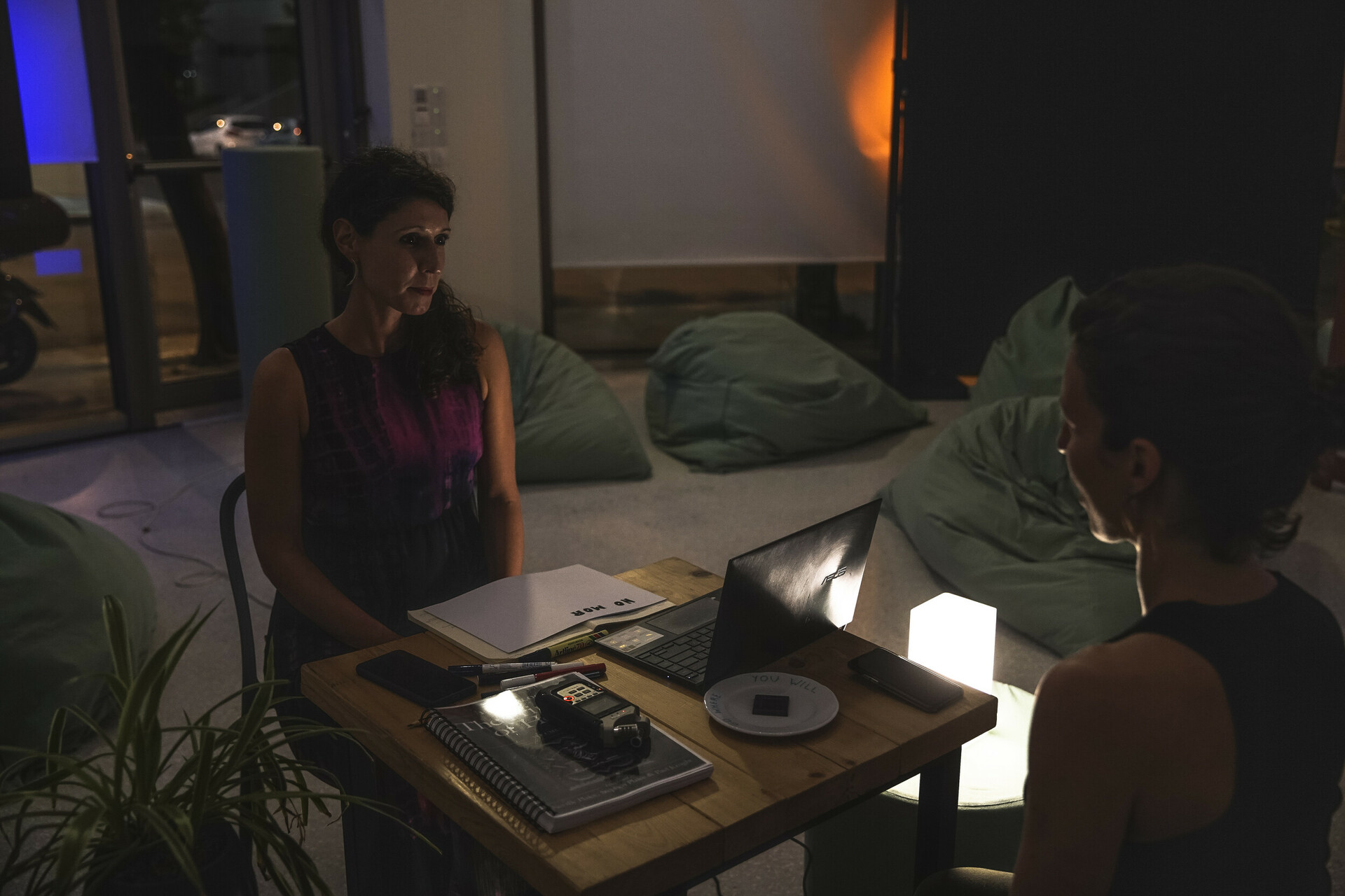 Οι καλλιτέχνες του Onassis AiR παρουσιάζουν την έρευνά τους στο πρώτο Open Day | LiFO